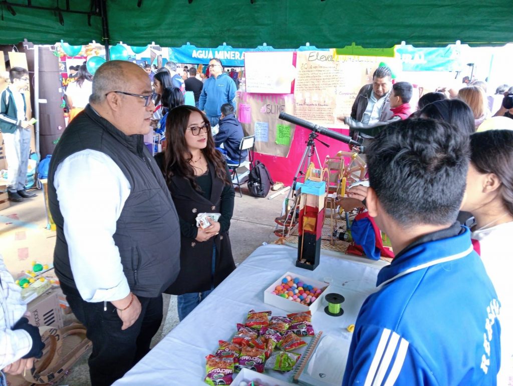 Celebran la Expo Aprende 2026 en Secundaria General Rébsamen de Fortín.